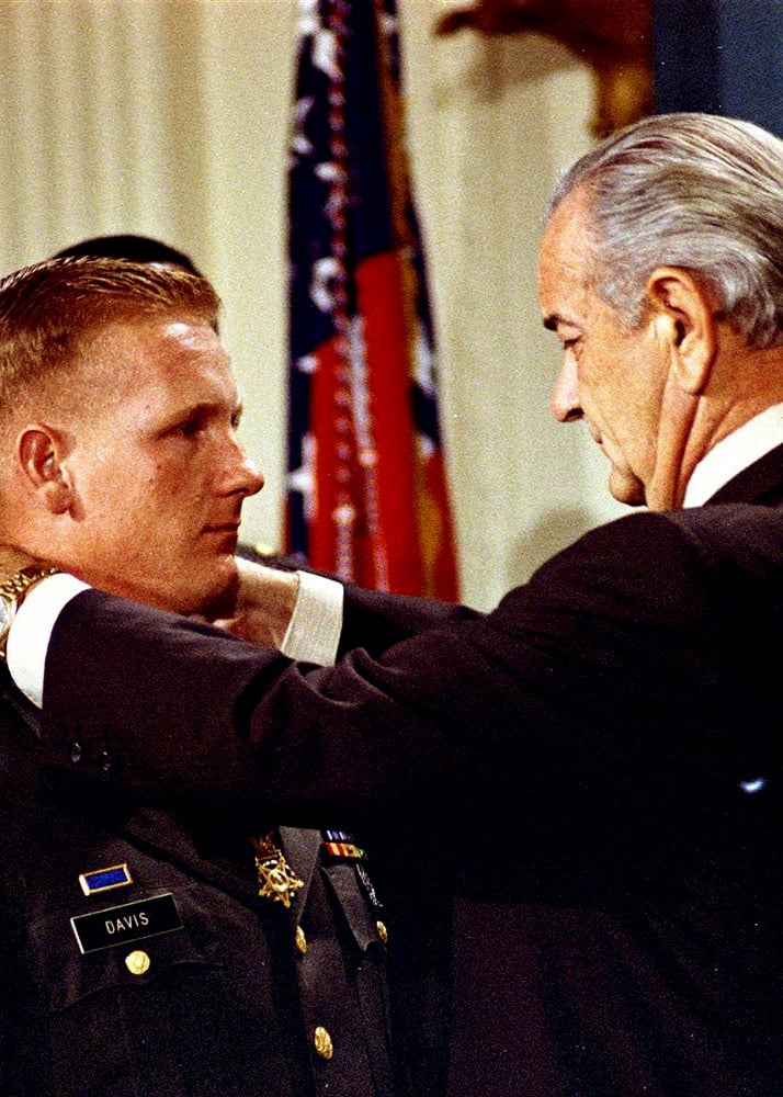 Sammy L. Davis - The Real Forrest Gump - Medals of America